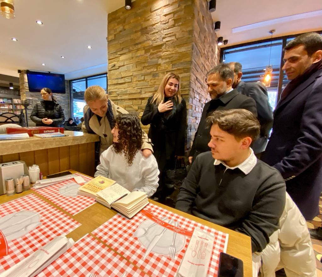 Terminal Caddesi’ndeki esnafımız ve genç kardeşlerimizle bir araya ...